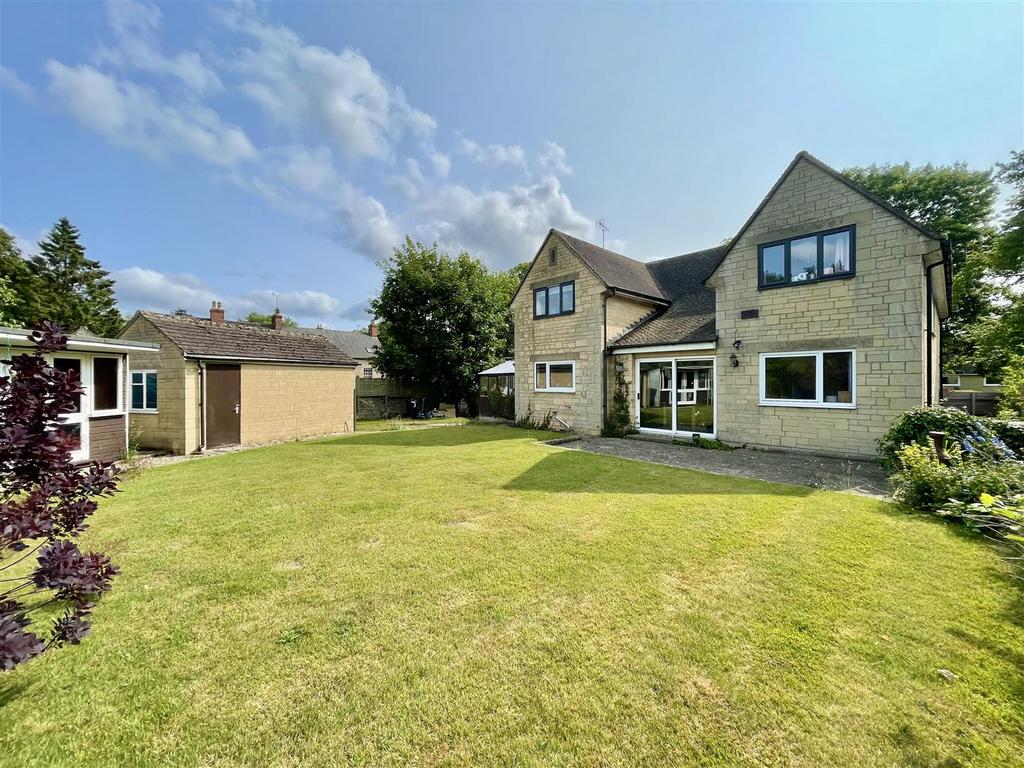Corinium Gate, Cirencester 4 bed detached house - £825,000