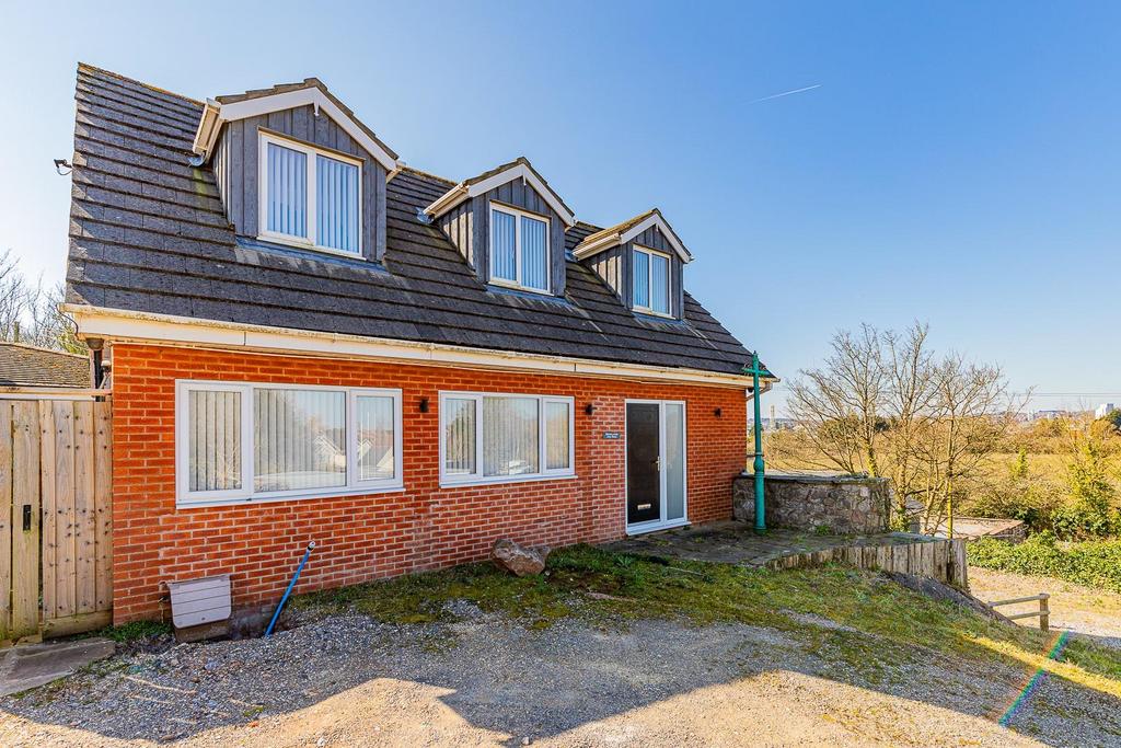 Cog Road, Penarth CF64 3 bed detached house for sale - £365,000