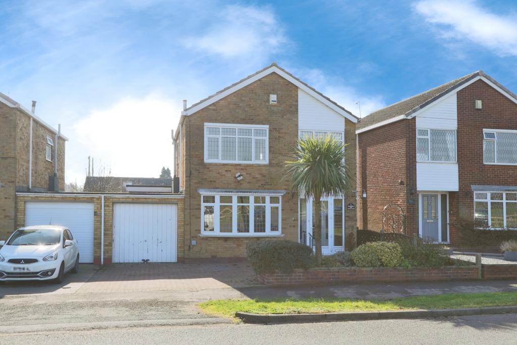 Well Lane, Willerby, Hull, HU10 6HS 4 bed link detached house - £320,000