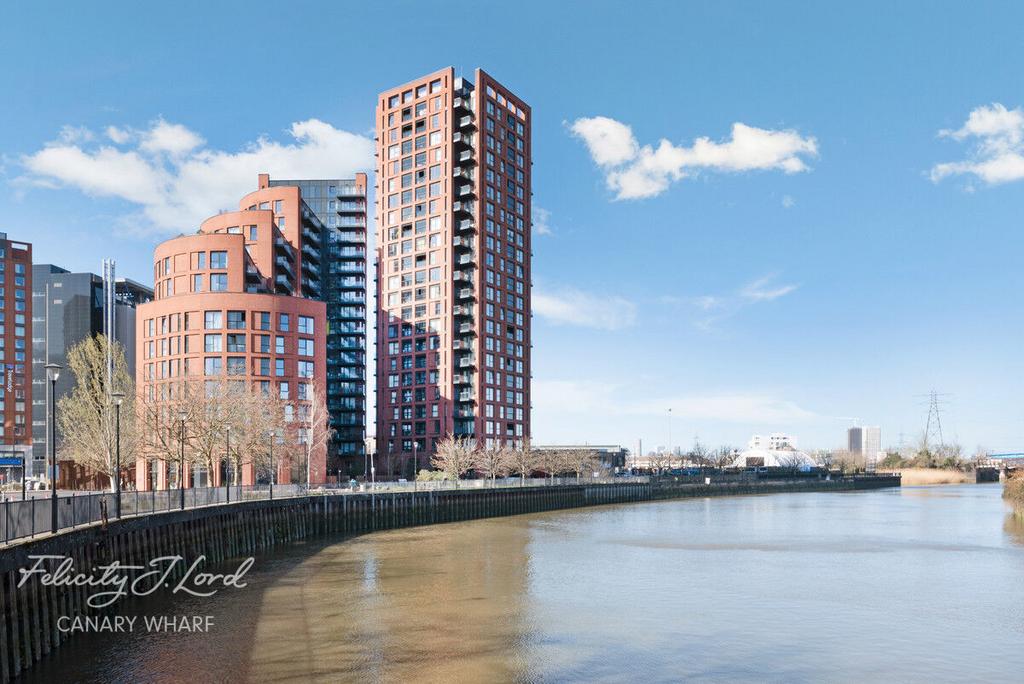 Avalon Point, Silvocea Way, London 3 bed apartment for sale - £650,000