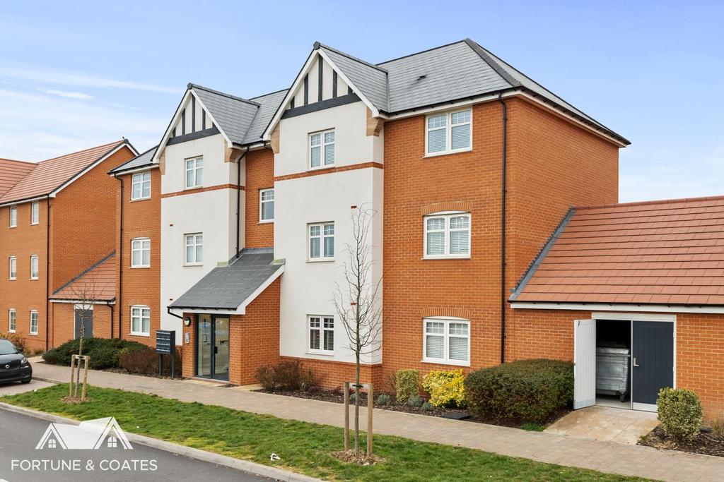 Fieldfare Way, Harlow 2 bed apartment for sale - £270,000