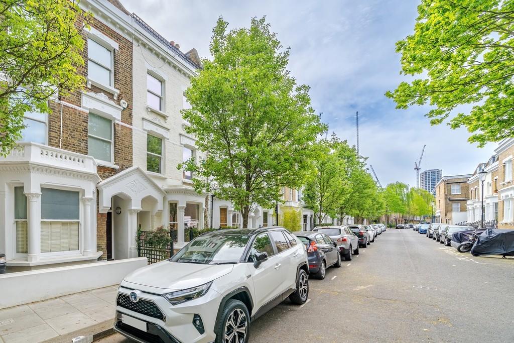 Stadium Street, Chelsea 1 bed flat - £2,350 pcm (£542 pw)