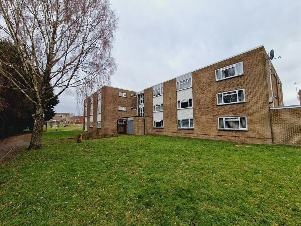Marlborough Court, Swindon SN4 1 bed apartment to rent - £675 pcm (£156 pw)
