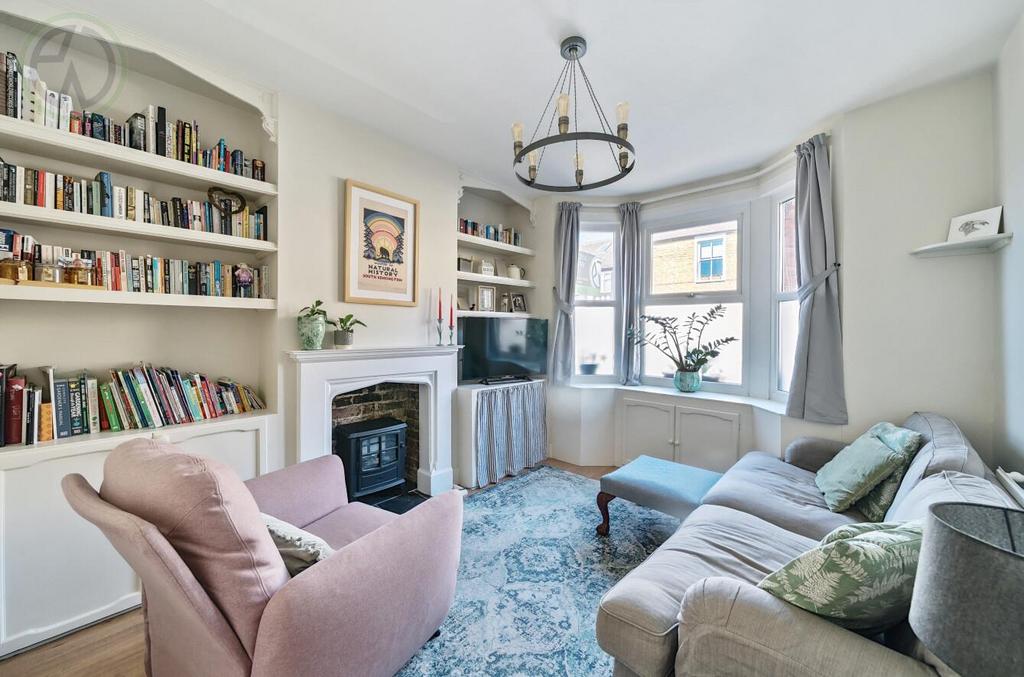 Queens Road, Morden SM4 2 bed end of terrace house - £535,000