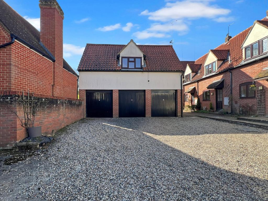 Old Mill Chase, Wethersfield... 2 bed coach house for sale - £180,000