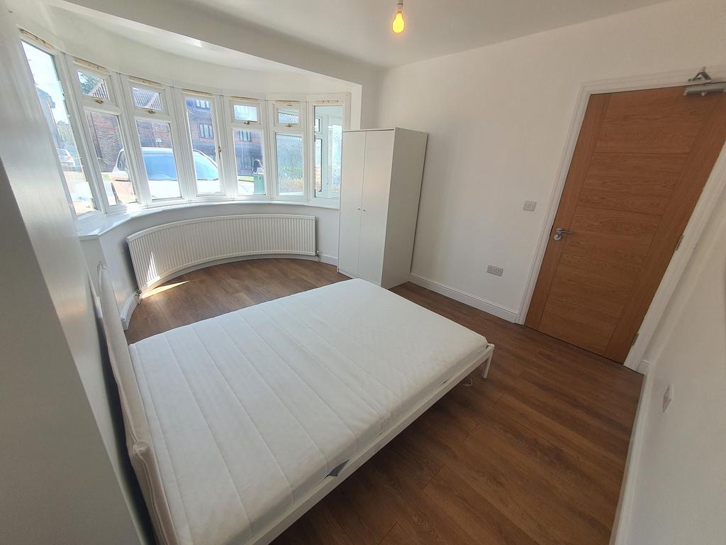 Kings Road, Harrow, HA2 4 bed house share - £899 pcm (£207 pw)