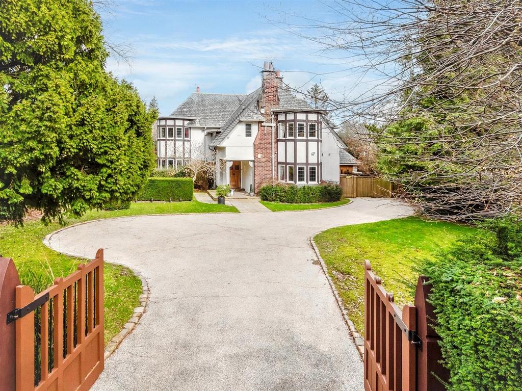 Planetree Road, Hale, Altrincham 5 bed detached house for sale - £1,795,000