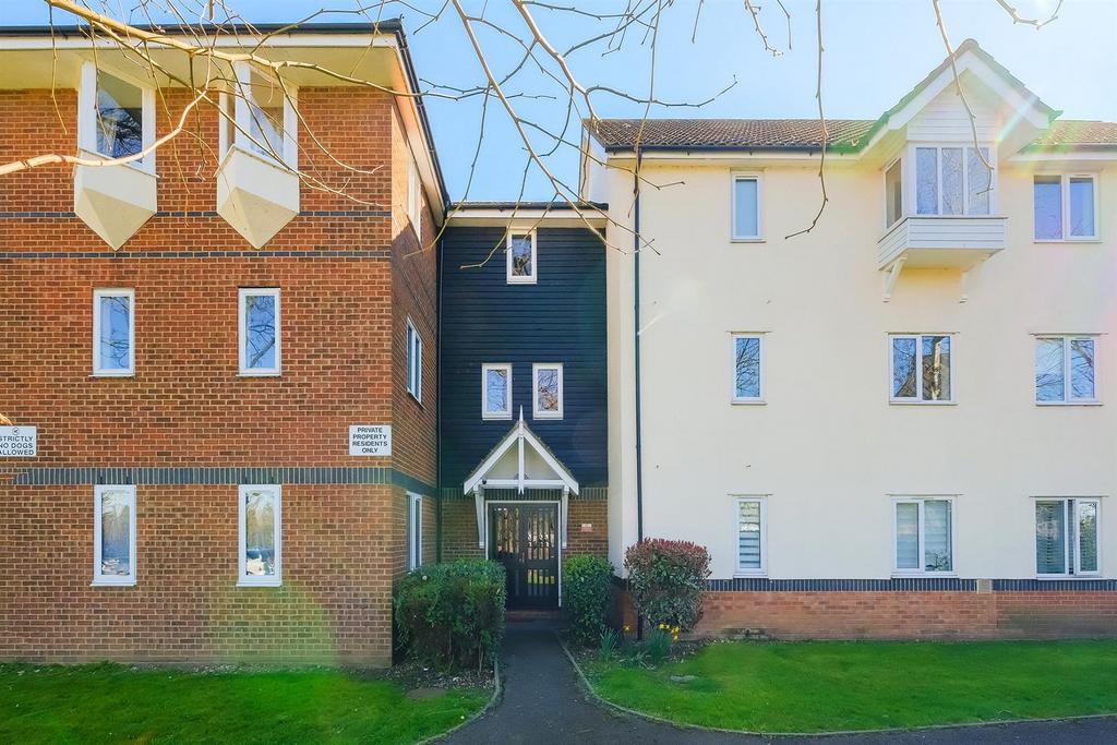 Mandeville Court, Chingford 1 bed apartment for sale - £240,000