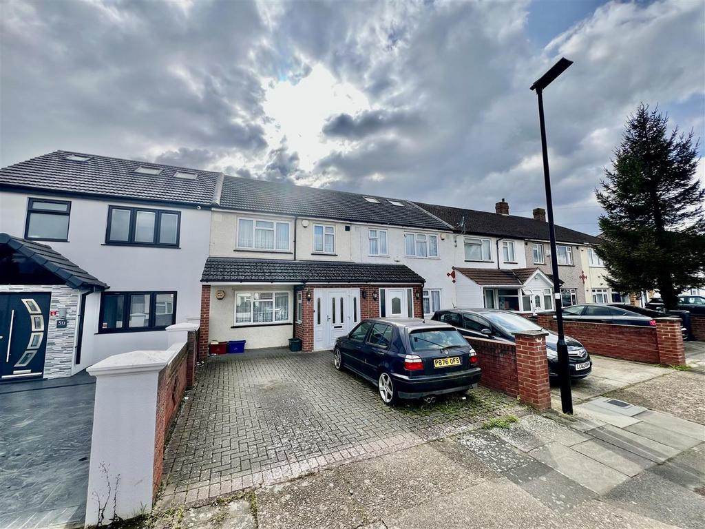 Kingsbridge Road, Norwood Green UB2 3 bed terraced house - £565,000