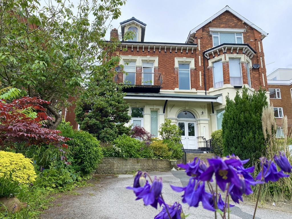 Southport PR9 3 bed ground floor flat to rent - £1,250 pcm (£288 pw)