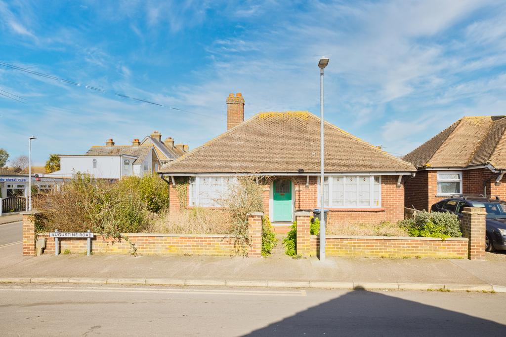 Augustine Road, Ramsgate, CT12 2 bed bungalow for sale - £210,000