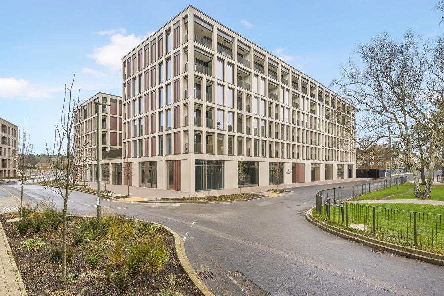 9 Milliners Way, Woking GU21 2 bed flat to rent - £1,700 pcm (£392 pw)