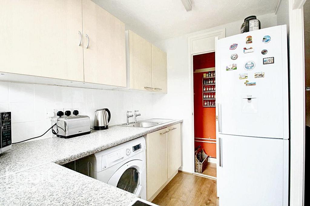 Watling Court, High Street, WD6 1 bed apartment for sale - £215,000