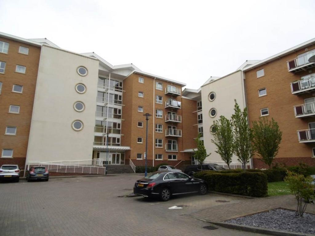 Calais House, Penstone Court, Century... 2 bed flat - £1,200 pcm (£277 pw)