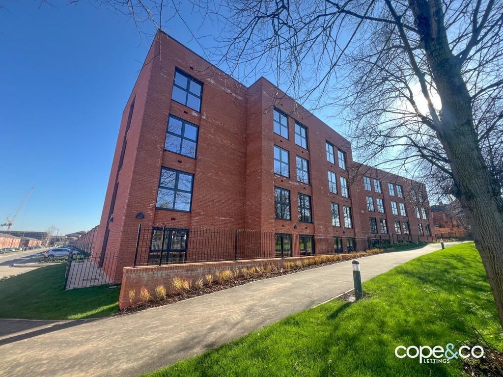 Whittle House, 1 Scutari Close... 2 bed apartment - £1,150 pcm (£265 pw)