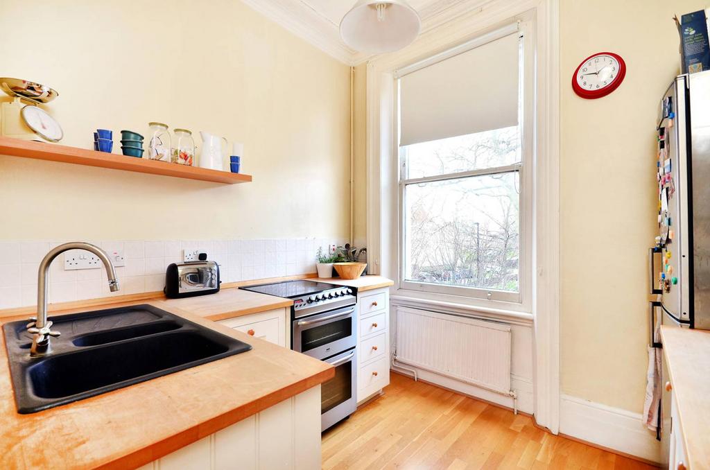 Larkhall Rise, Clapham Old Town... 1 bed flat to rent - £2,100 pcm (£ ...