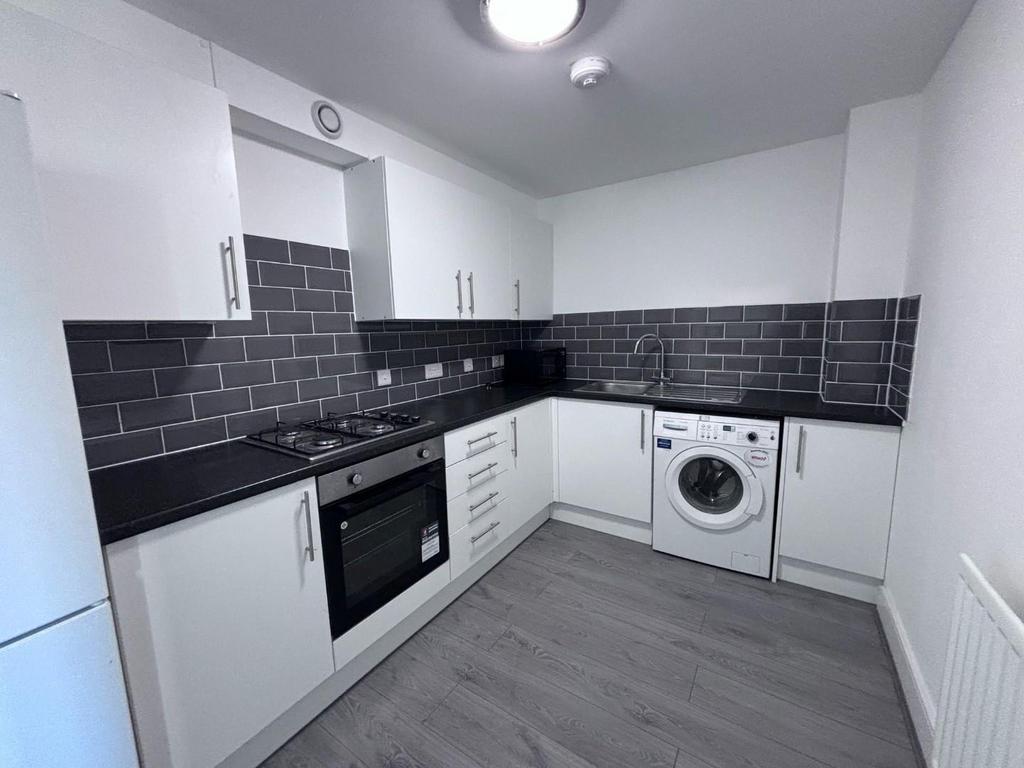 Sheringham Court, Clayton Road, Hayes 1 bed flat - £1,450 pcm (£335 pw)