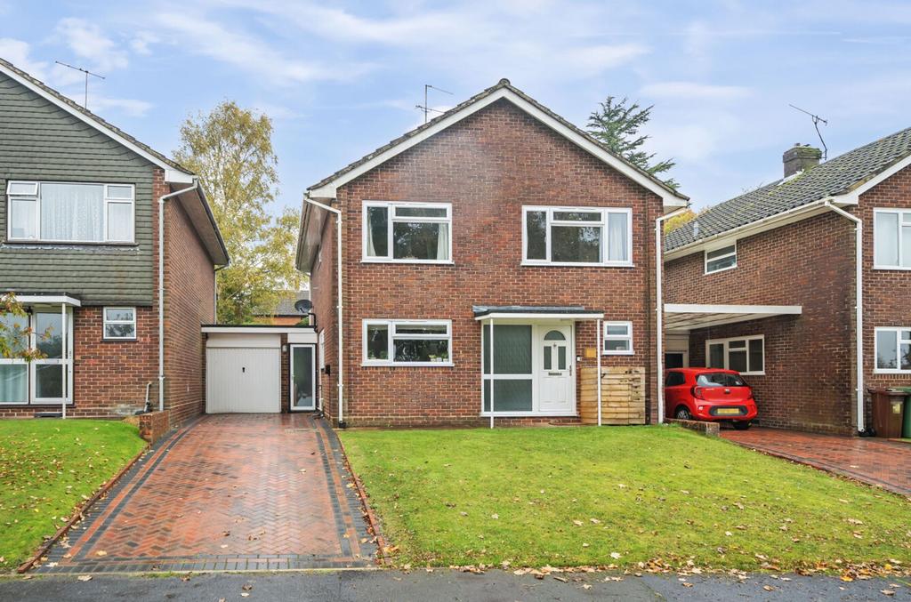 Burley Road, Winchester, SO22 4 bed link detached house - £600,000