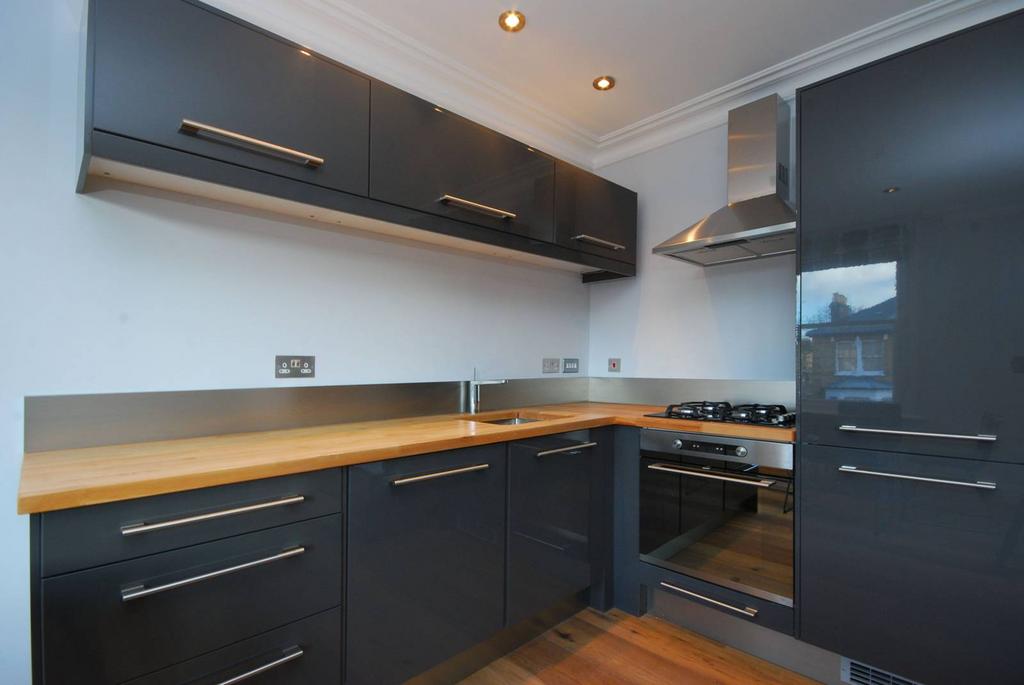 Dalmeny Road, Tufnell Park, London, N7 2 bed flat - £2,600 pcm (£600 pw)