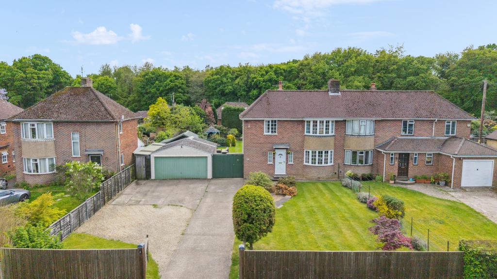 Studley Green, High Wycombe HP14 3 bed semi-detached house for sale - £ ...