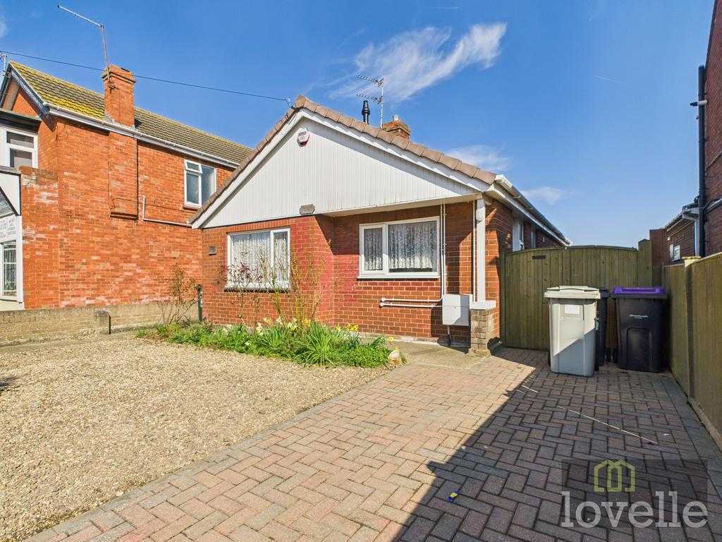 Victoria Road, Mablethorpe LN12 2 bed detached bungalow for sale - £215,000