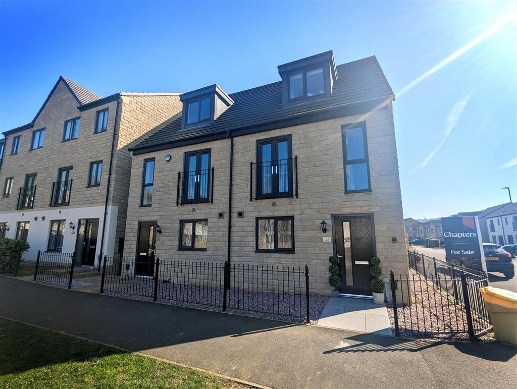 Beck Road, Sowerby Bridge HX6 3 bed end of terrace house - £280,000