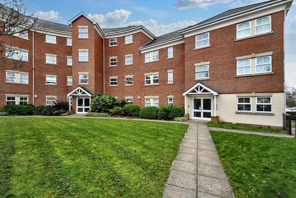 Morton Close, Uxbridge, UB8 1 bed apartment for sale - £260,000