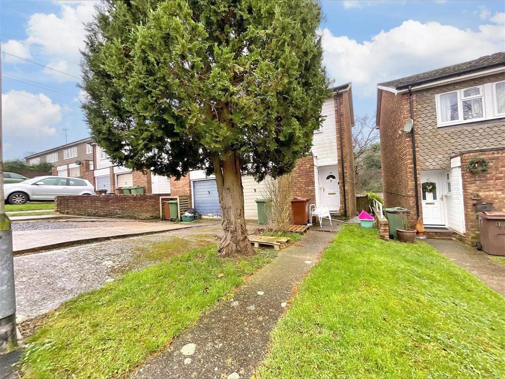 Sandhurst Close, Tunbridge Wells, Kent 3 bed semi-detached house for ...