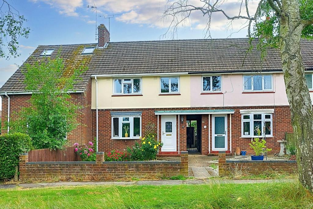 Glebe View, Chelmsford CM2 3 bed terraced house for sale - £350,000