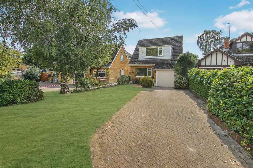 Outings Lane, Doddinghurst, Brentwood 3 bed detached house - £500,000