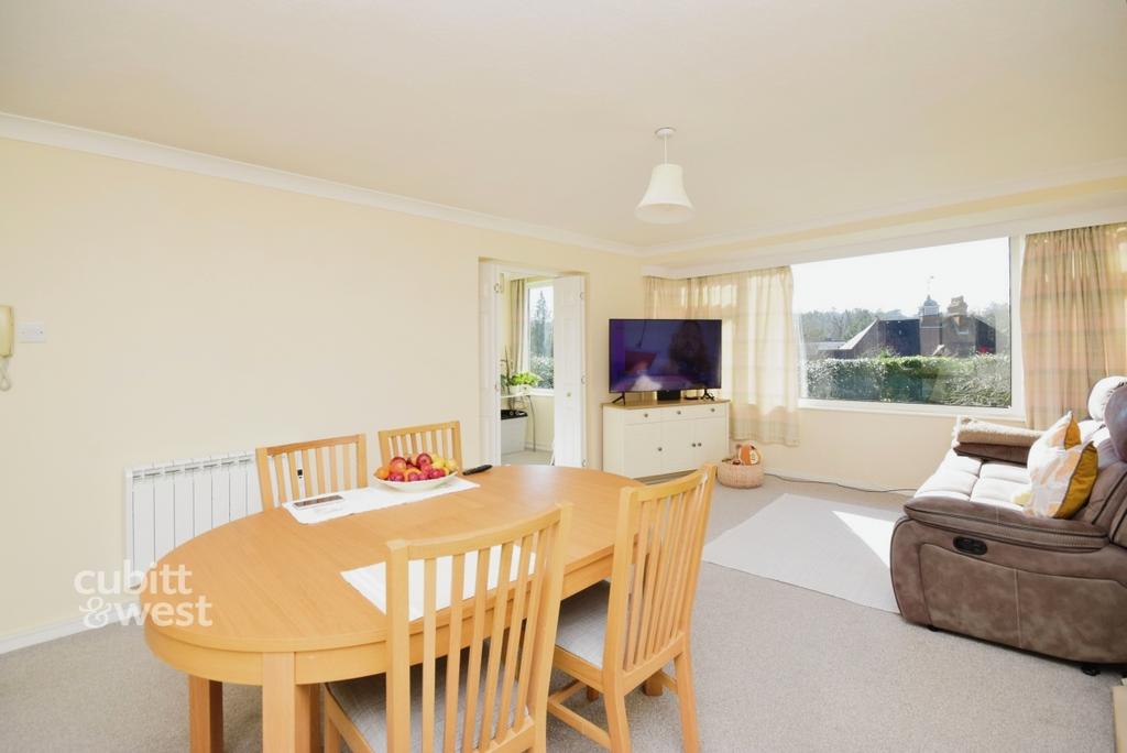 Wray Common Road Reigate RH2 2 bed apartment - £1,500 pcm (£346 pw)