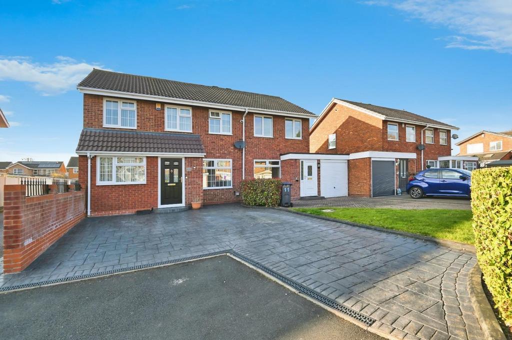 Lyneham Gardens, Sutton Coldfield... 3 bed semi-detached house - £360,000