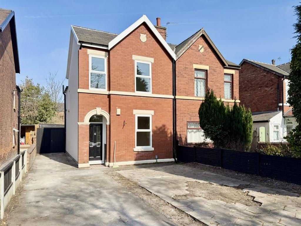Southport PR9 2 bed semi-detached house for sale - £190,000