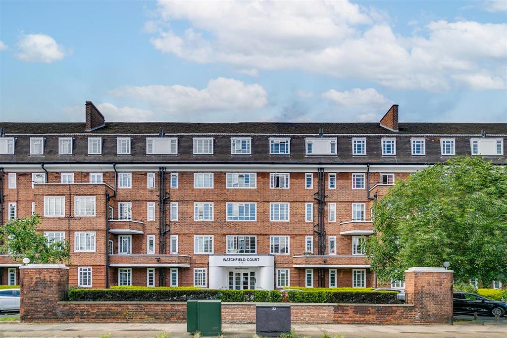 Watchfield Court, London, W4 3 bed flat - £799,950