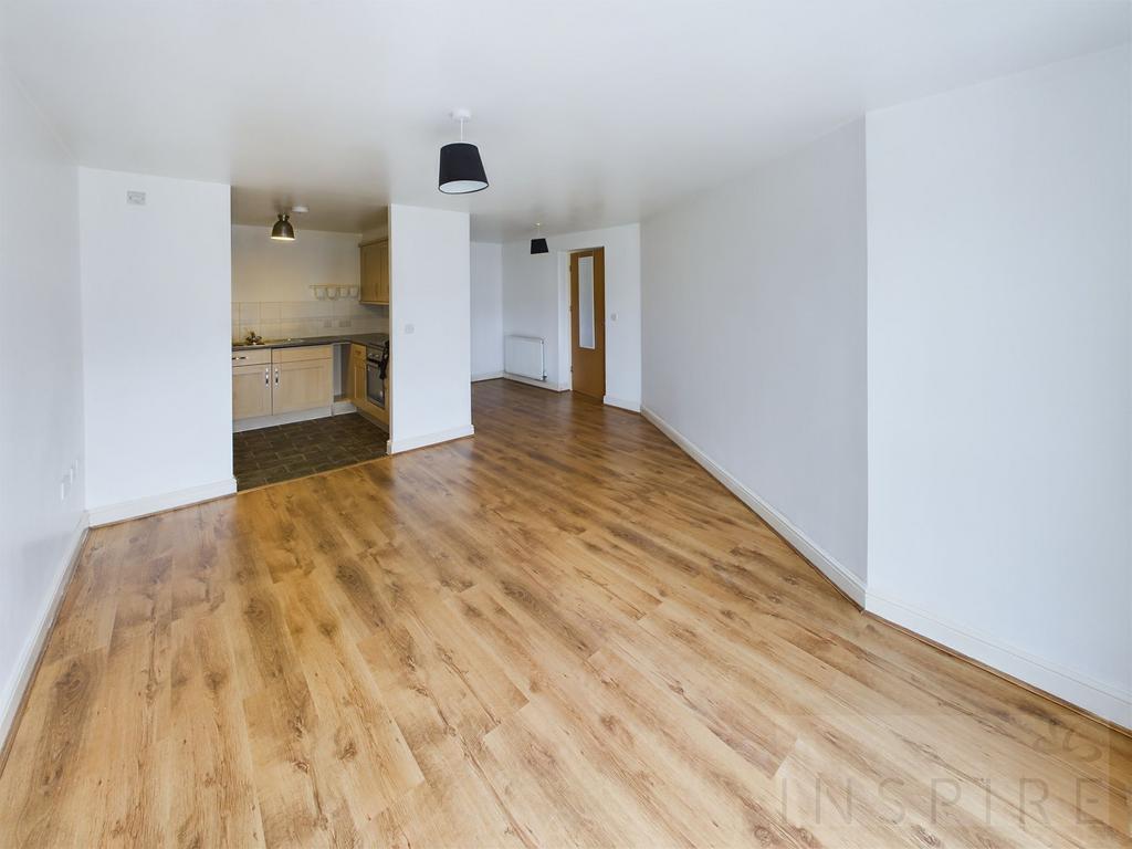Commonwealth Drive, Crawley RH10 1 bed flat to rent - £1,200 pcm (£277 pw)