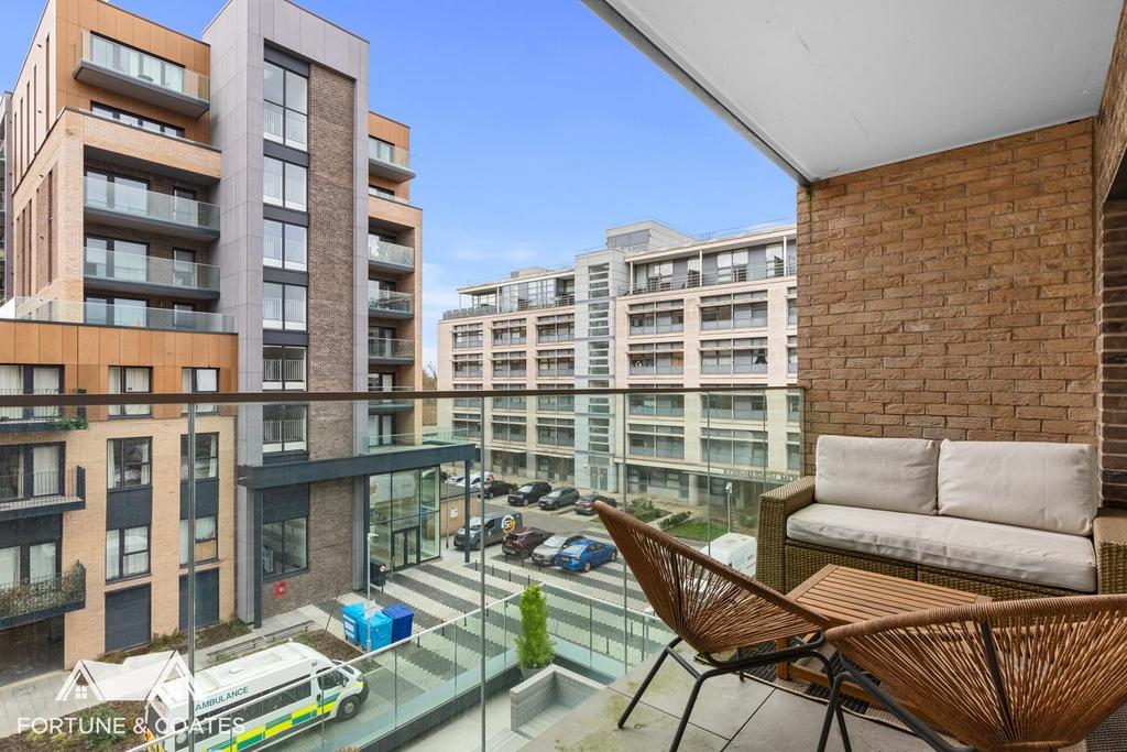 Hepworth House, Harlow 2 bed apartment - £340,000