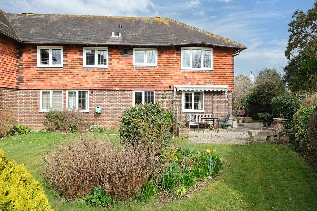 Tithe Barn Court, Aldwick Bay Estate... 2 bed flat for sale - £375,000