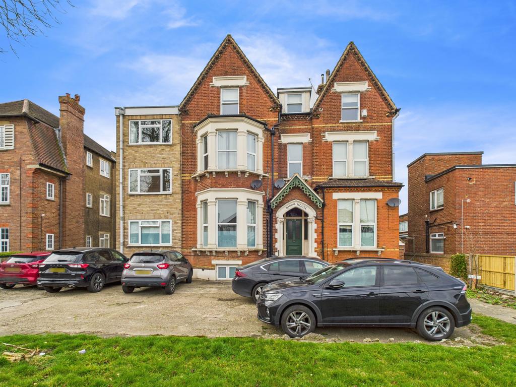 Ripon House, 254 Croydon Road... 1 bed flat - £1,450 pcm (£335 pw)