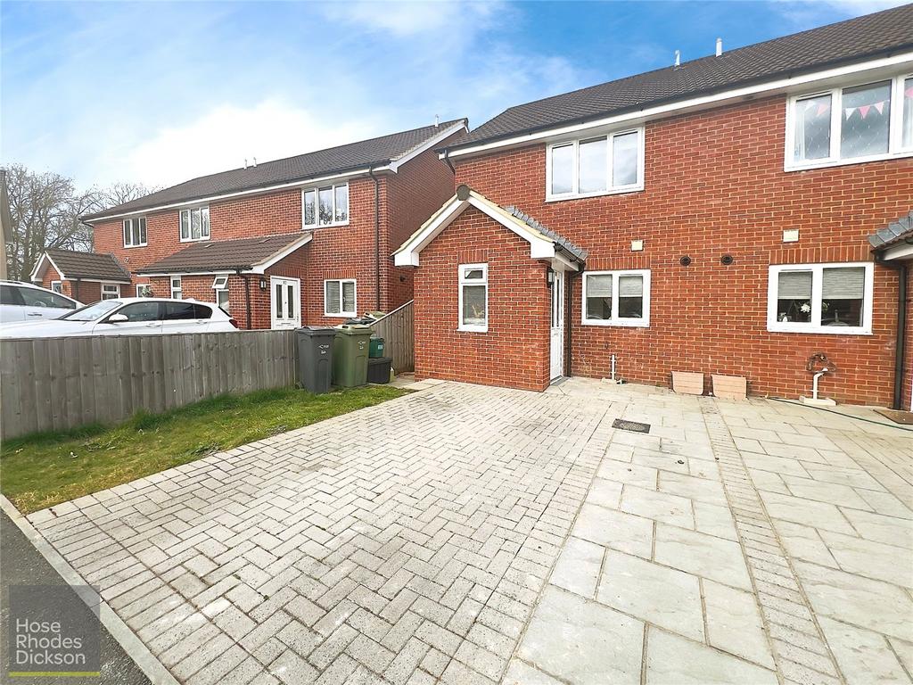 Alvington Manor View, Newport, Isle... 2 bed semi-detached house - £115,000