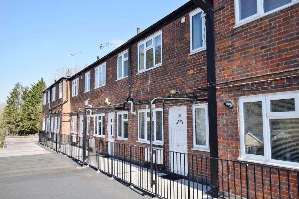 Marsh Road, Pinner, HA5 5NE 2 bed duplex for sale - £299,950