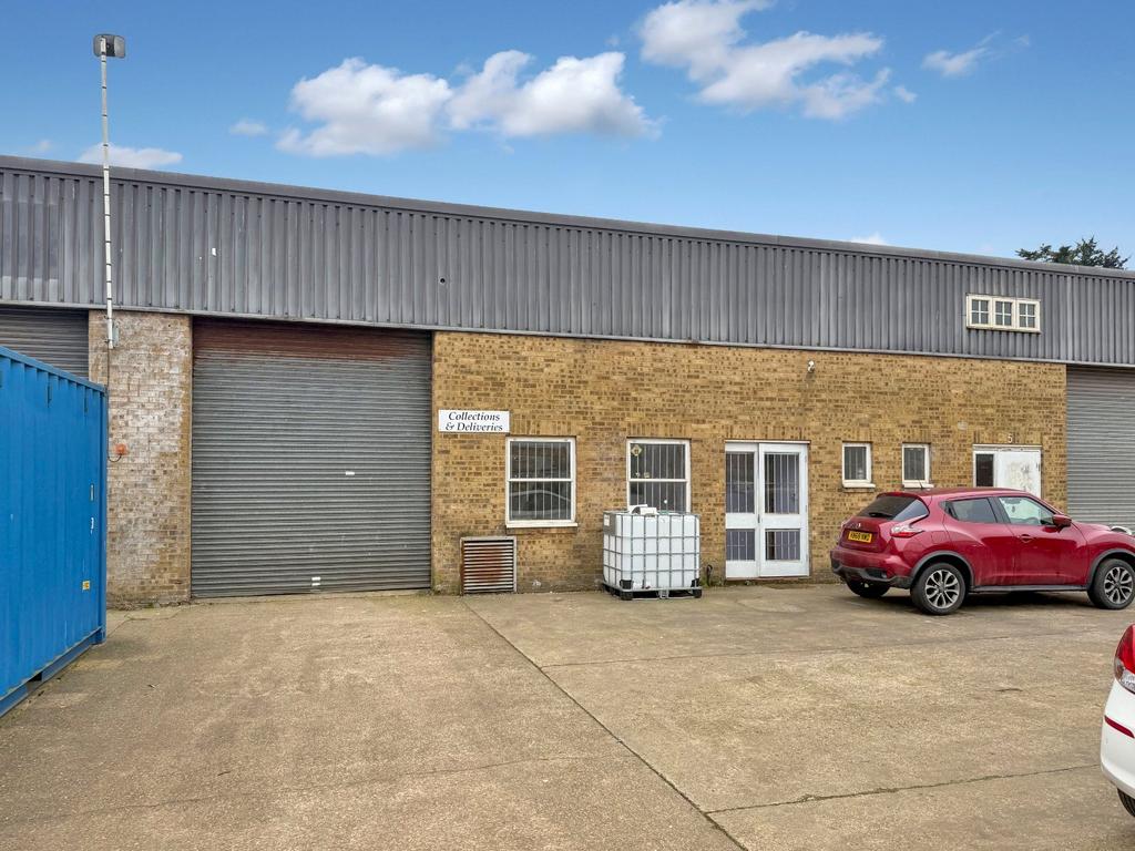 Unit P4 Riverside Industrial Estate... Warehouse - £2,333 pcm (£538 pw)