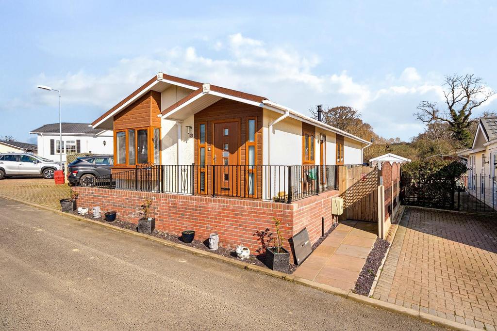 Tavern Park, Forden, Welshpool 2 bed mobile home for sale - £175,000