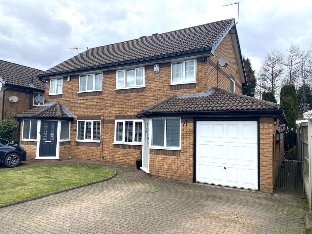 81 Bleasdale Street, Oldham, OL2 6RL 3 bed semi-detached house - £299,950