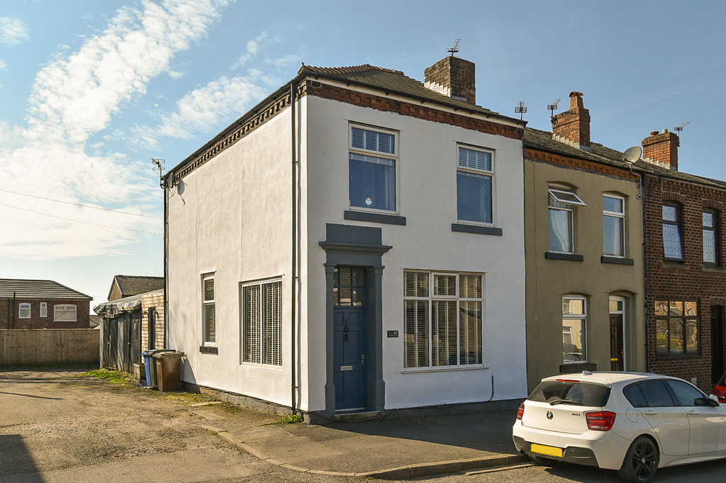 Chorley Road, Chorley PR6 3 bed end of terrace house for sale - £180,000