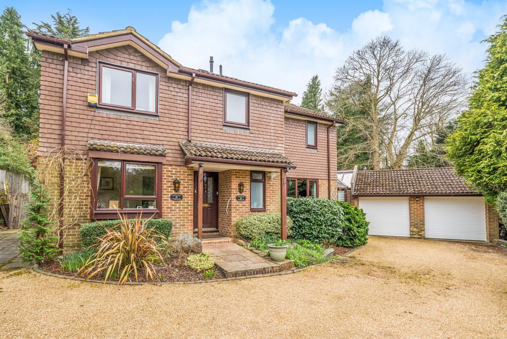 Beechwood Drive, Cobham, KT11 5 bed detached house for sale - £1,350,000