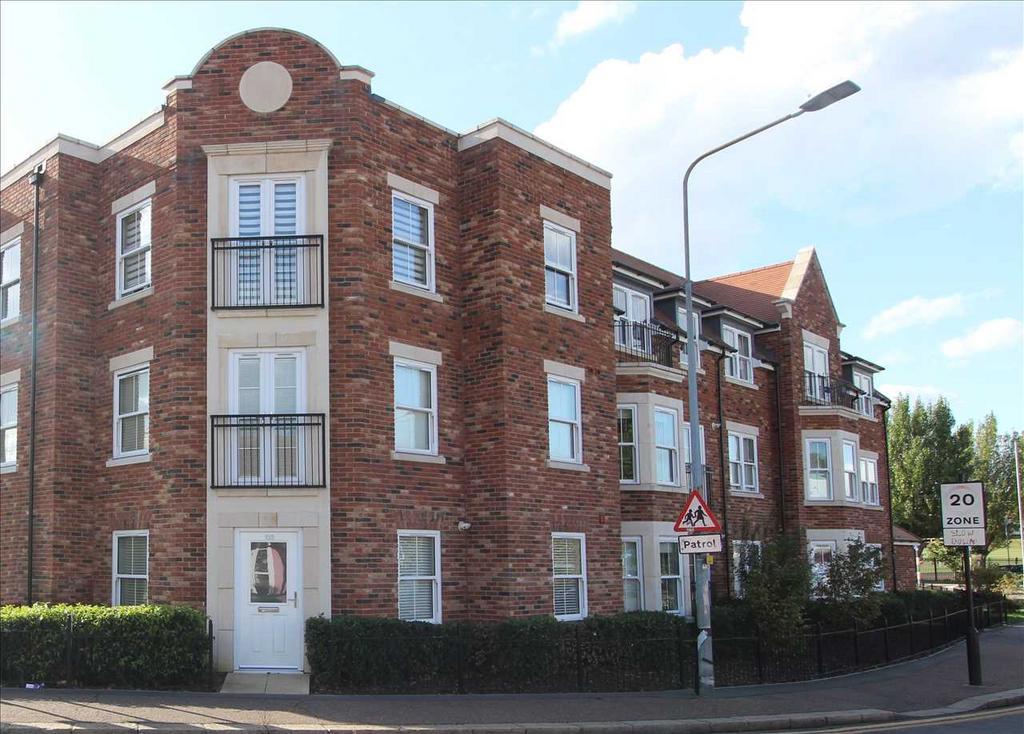 Westcliff on Sea SS0 2 bed apartment - £1,400 pcm (£323 pw)