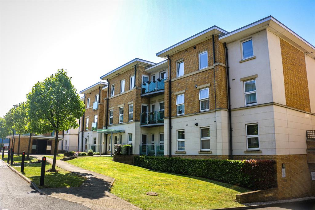 Highbury Drive, Leatherhead, Surrey... 2 bed flat for sale - £265,000