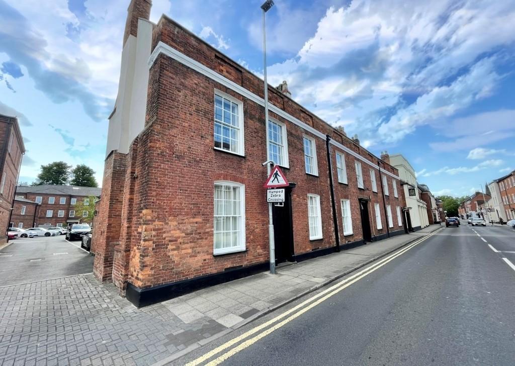 Bower House, Beatrice Court, Lichfield 2 bed apartment for sale - £325,000