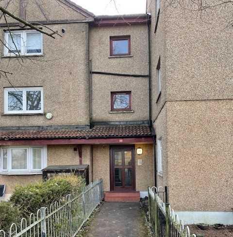 Lochdochart Road, Glasgow 2 bed apartment for sale - £67,000