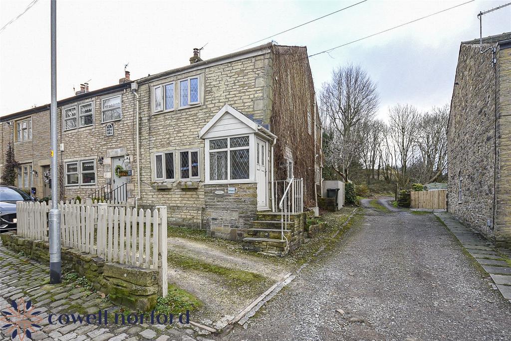 Haugh Fold, Rochdale OL16 2 bed end of terrace house - £300,000
